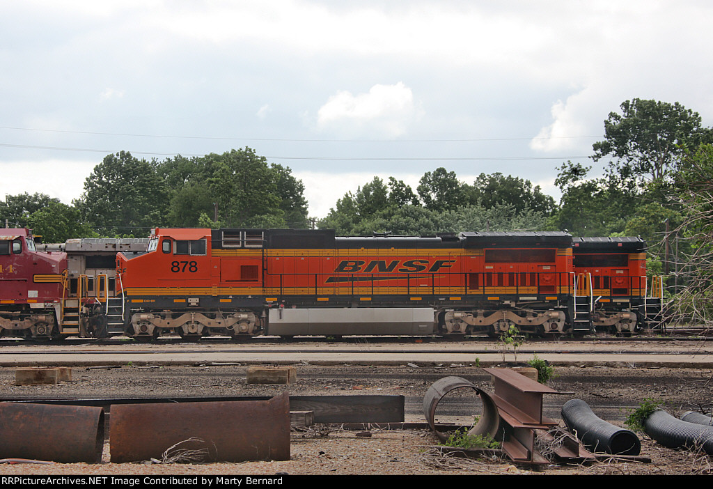 BNSF 878